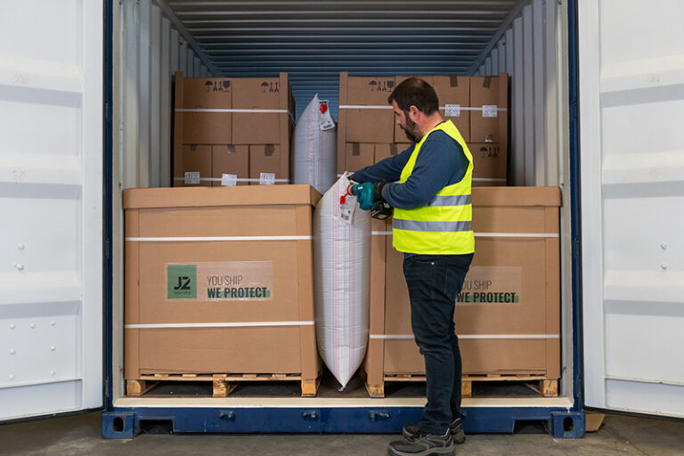 Cargo lashing. What it is and what it is used for in the transport and ...